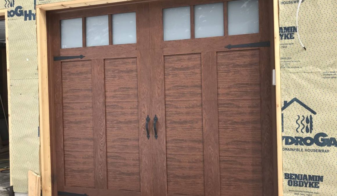 Canyon Ridge® Carriage House | 4-Layer | DistribuDoors